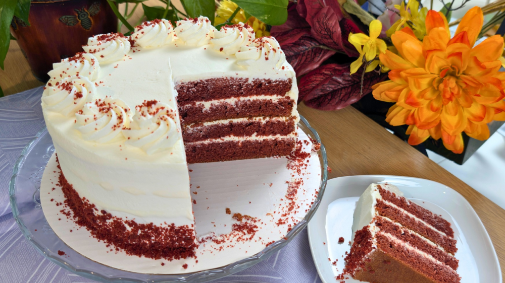 ️ Classic Red Velvet Cake with Cream Cheese Filling – Divna's Baked Goods